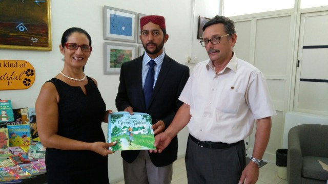 Ahmadiyya donates books to Msida School | Ahmadiyya Muslim Jamaat Malta